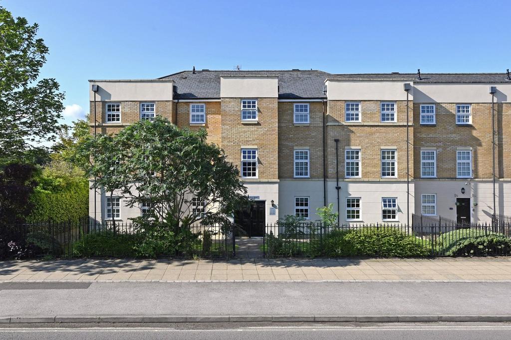 Leeman Road, York, YO26 2 bed apartment - £200,000