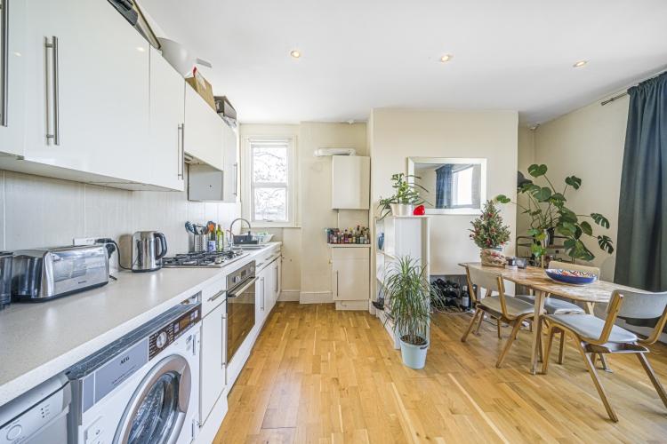 Larkhall Rise London SW4 1 bed apartment - £1,650 pcm (£381 pw)