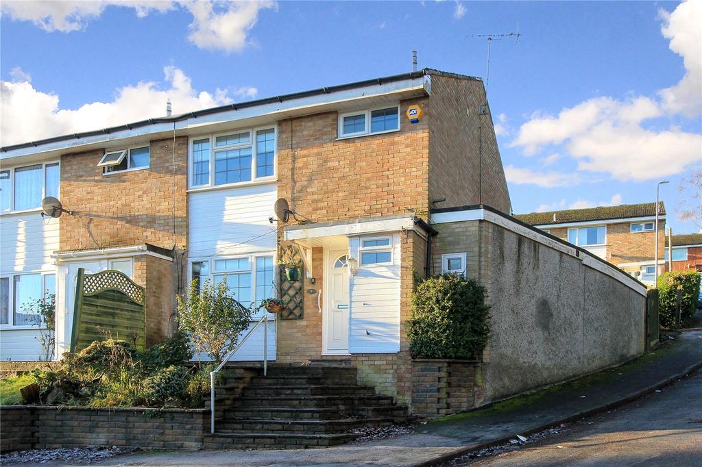 Dellfield, Chesham, HP5 4 bed end of terrace house - £420,000
