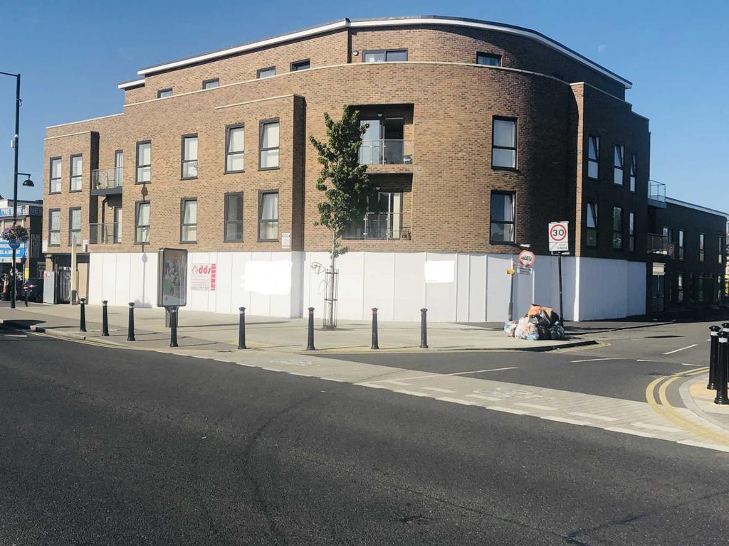 Kings Arms Court Coldharbour Lane, Hayes 2 bed flat - £1,550 pcm (£358 pw)