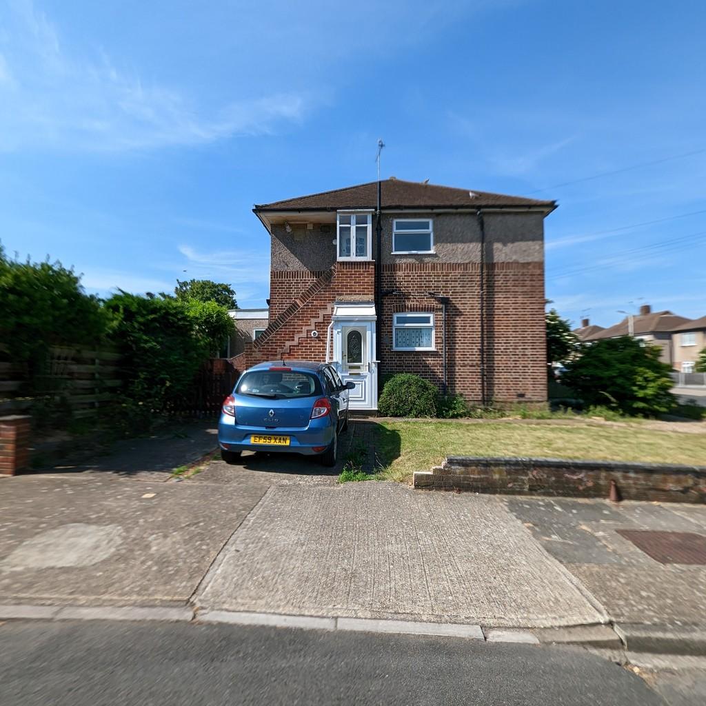 Erith Crescent, Collier Row 2 bed flat - £280,000