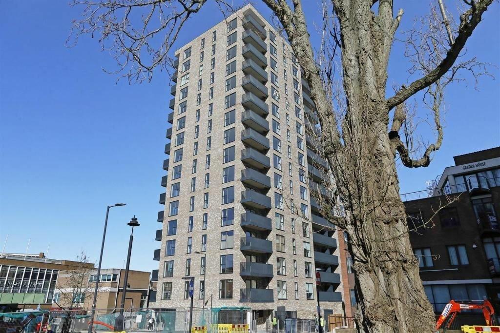 Byron Court, Harrow 1 bed apartment - £1,500 pcm (£346 pw)