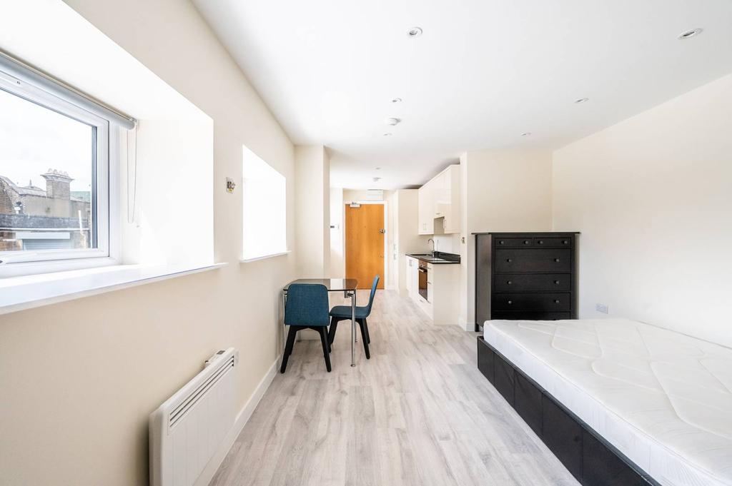 Brixton Road, Brixton, London, SW9 Studio - £1,409 pcm (£325 pw)