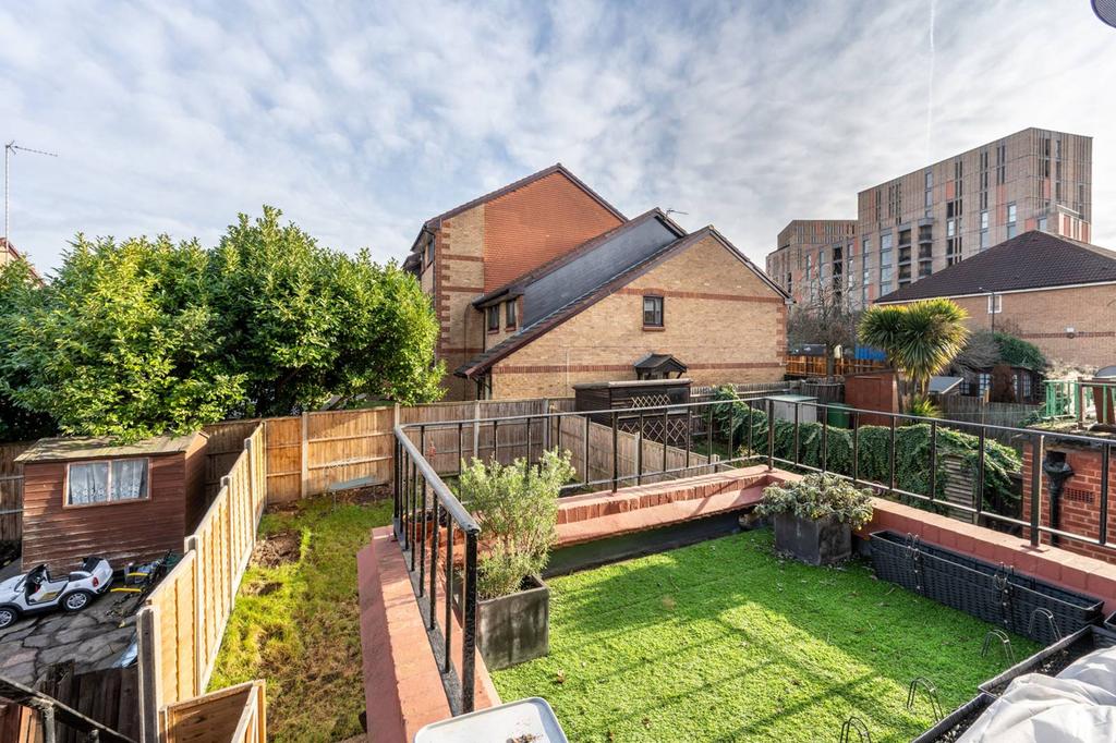 Westview Close, Neasden, London, NW10 1 bed flat - £1,864 pcm (£430 pw)