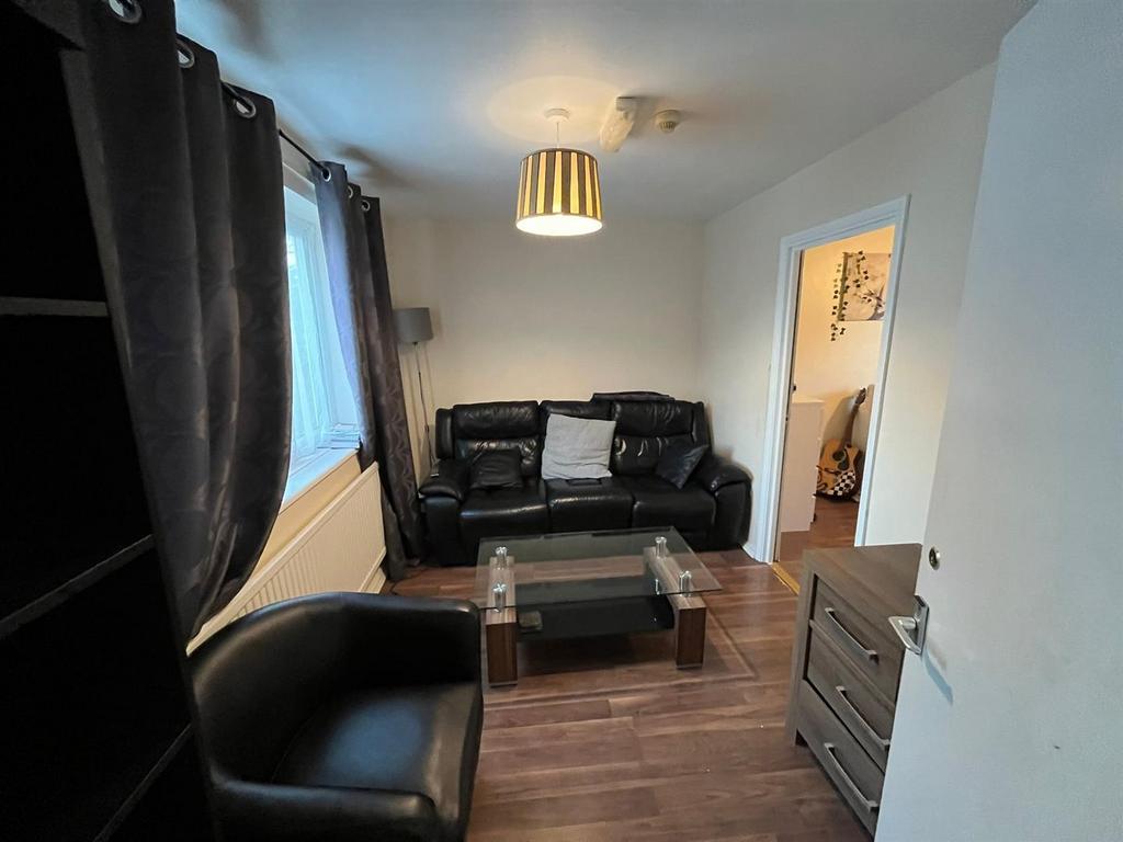 Link Walk, Hatfield 4 bed townhouse - £1,595 pcm (£368 pw)