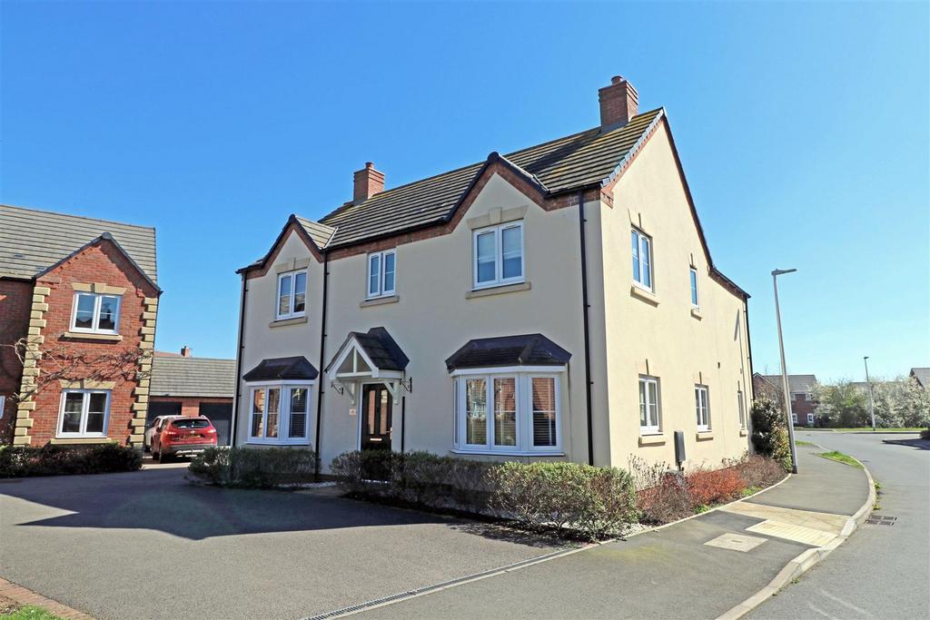 Maple Way, Wellesbourne, Warwick 4 bed detached house - £620,000