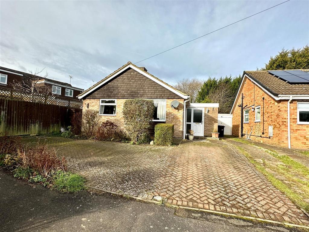 Western Avenue, Nether Heyford, Northampton 3 bed detached bungalow for ...