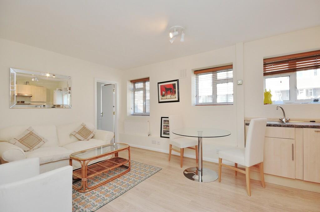 Chelsea Manor Street, Chelsea, SW3 1 bed flat - £2,145 pcm (£495 pw)