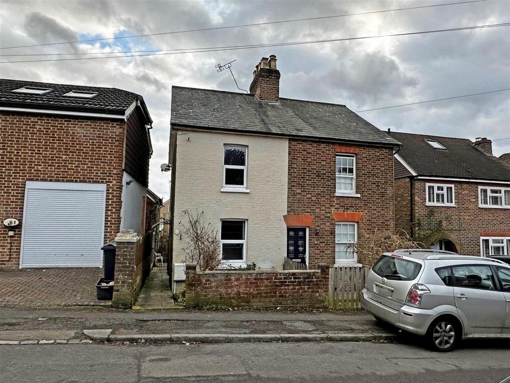 Hardwick Road, Redhill 3 bed semi-detached house - £400,000
