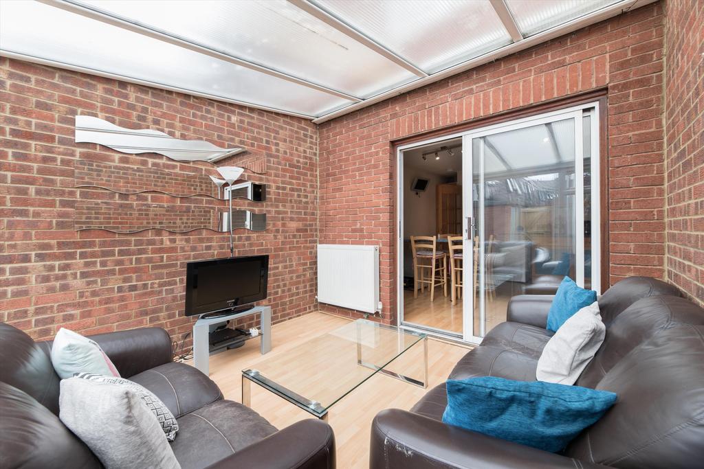 North Road, London, SW19 4 bed semi-detached house - £3,250 pcm (£750 pw)