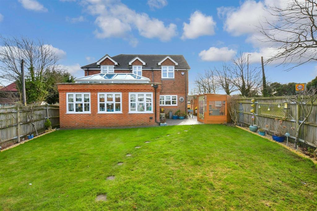London Road, West Kingsdown, Kent 4 bed detached house - £820,000