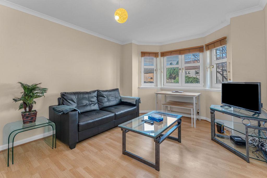 Springfield Street, Leith, Edinburgh... 2 bed flat - £1,450 pcm (£335 pw)