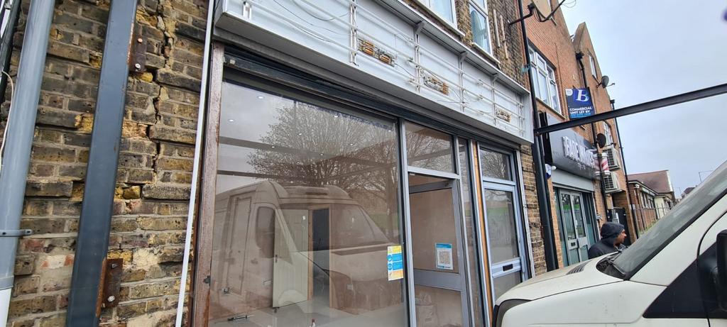 Oxlow Lane, Dagenham, Essex, RM10 Property - £2,000 pcm (£462 pw)