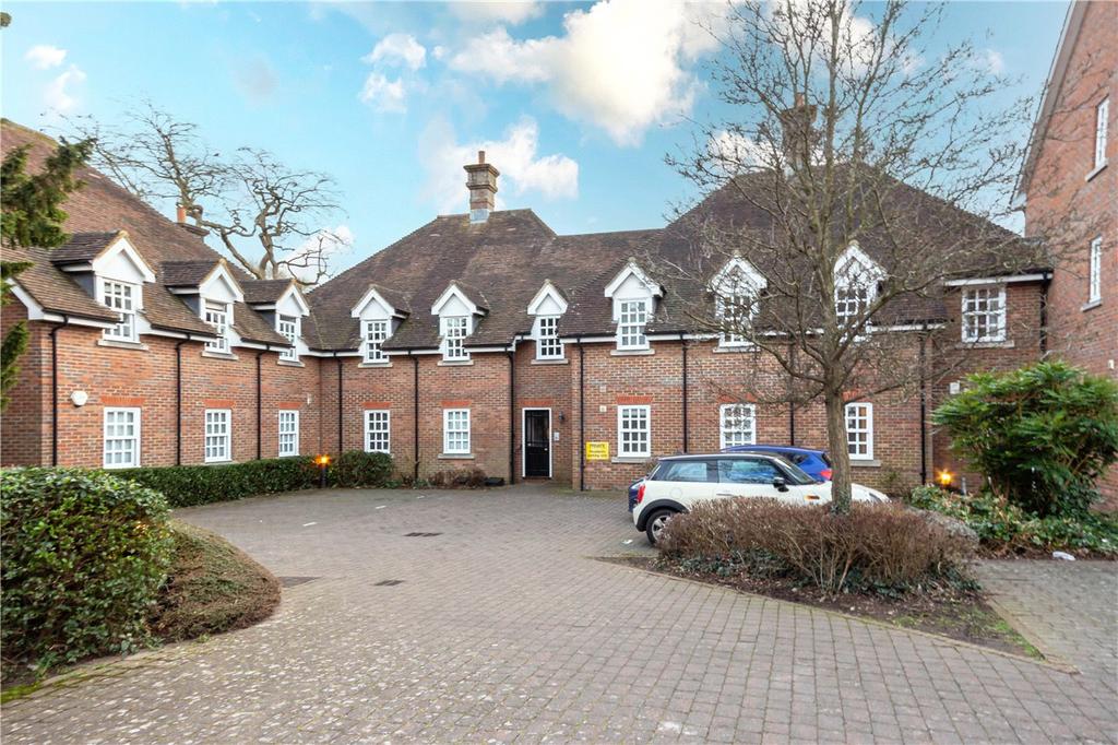 Chime Square, St. Albans, Hertfordshire 2 bed ground floor flat - £ ...