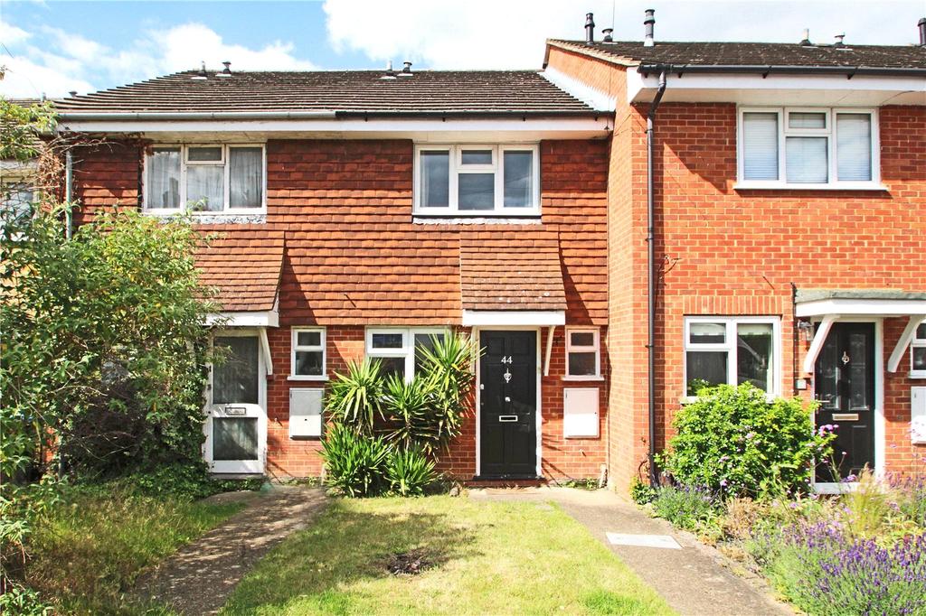 Chapel Avenue, Addlestone, Surrey, KT15 2 bed terraced house - £399,950