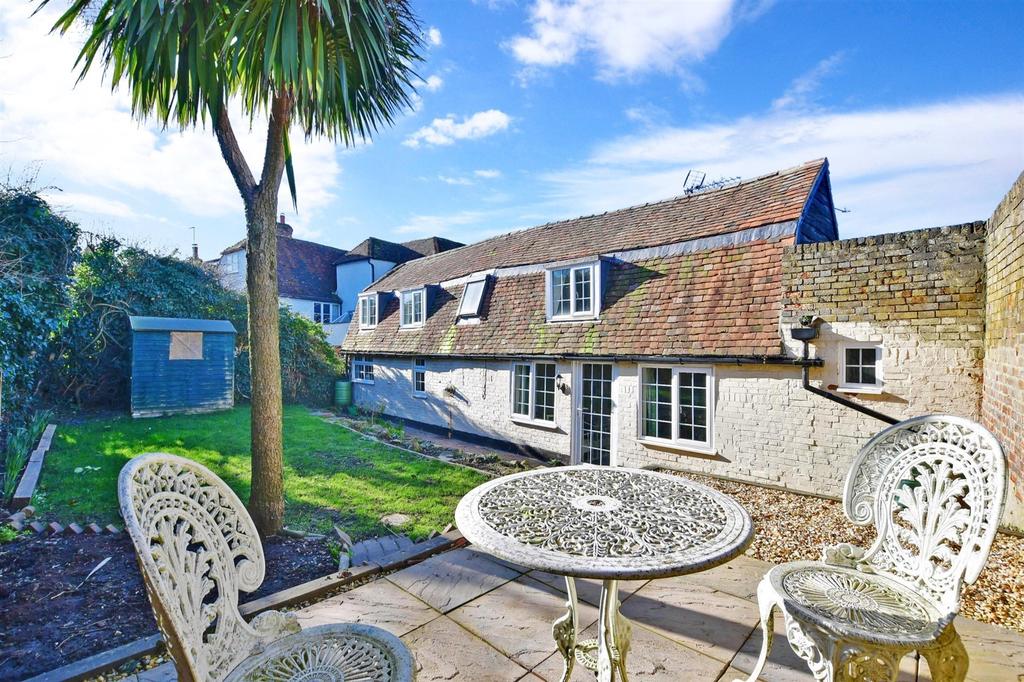 The Square, Hadlow, Tonbridge, Kent 2 bed semi-detached house - £500,000