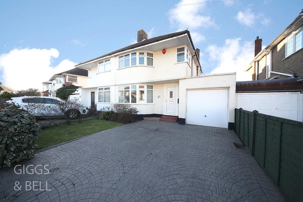 Felstead Way, Luton, Bedfordshire, LU2 3 bed semi-detached house - £375,000