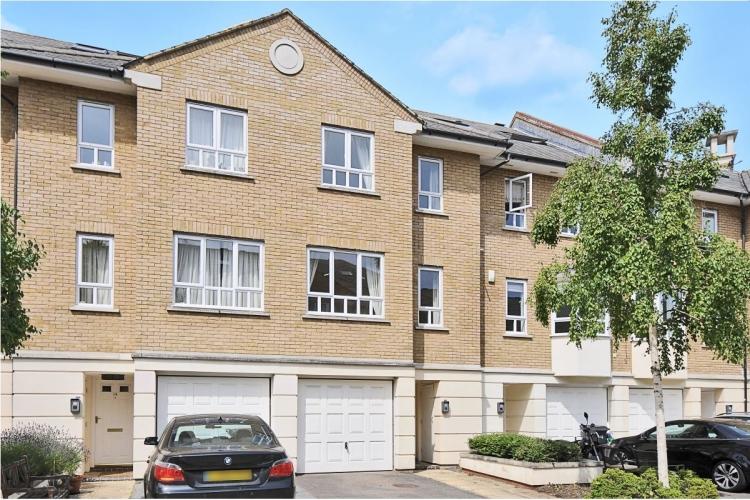 Samuel Gray Gardens, Kingston Upon... 4 bed house - £3,600 pcm (£831 pw)