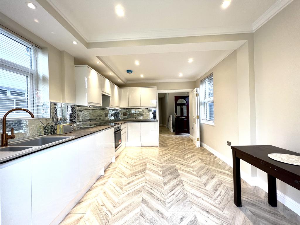 Ballards Lane, London N3 1 bed flat - £1,650 pcm (£381 pw)