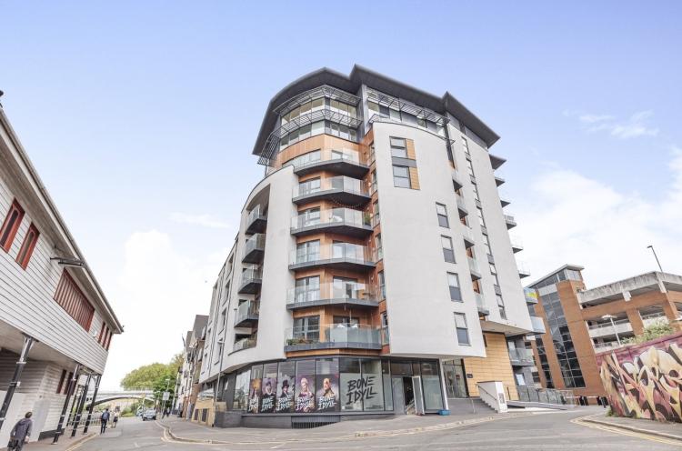 Water Lane, Kingston Upon Thames, KT1 2 bed apartment - £2,075 pcm (£ ...