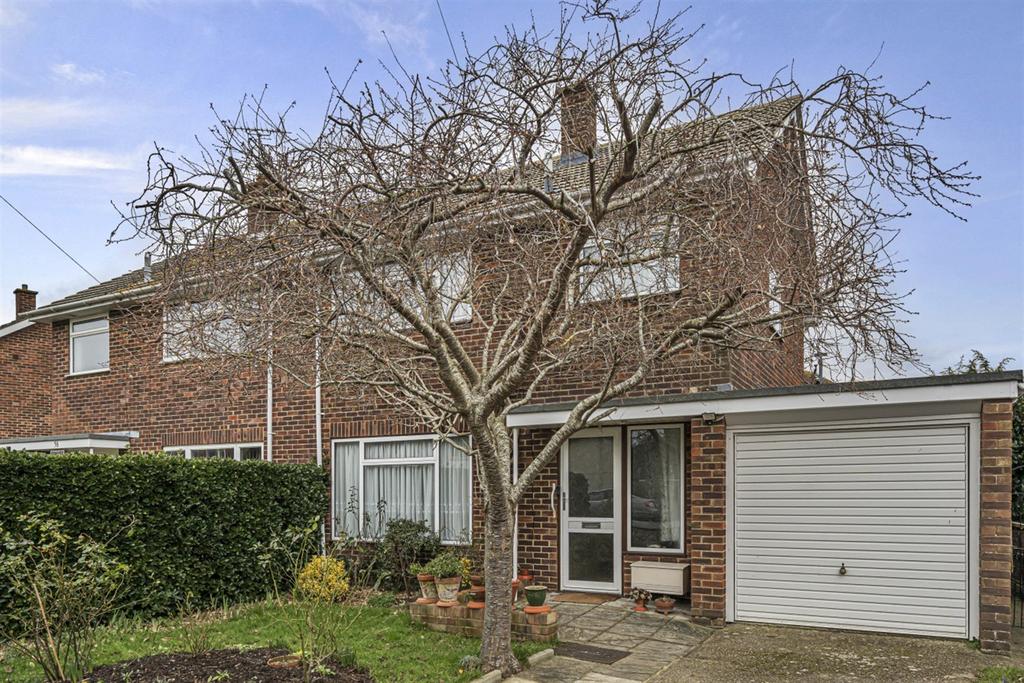 Manor Road Emsworth Po10 3 Bed Semi Detached House For Sale £370 000