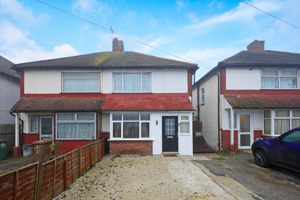 Spelthorne Lane, Ashford 3 bed semi-detached house for sale - £400,000