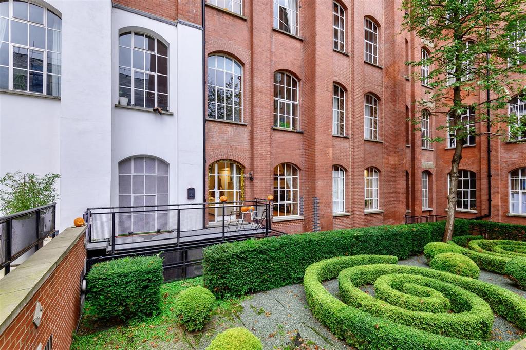 Manhattan Building, Bow Quarter, E3 2 bed apartment - £525,000