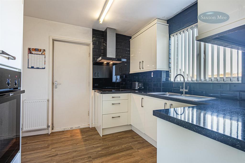 Burns Drive, Chapeltown, S35 1SP 3 bed semi-detached house - £190,000