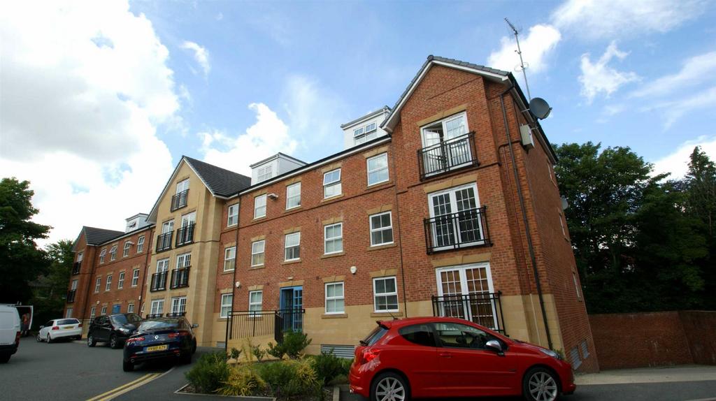 Sandringham Court, Moortown, Leeds 2 bed flat - £750 pcm (£173 pw)