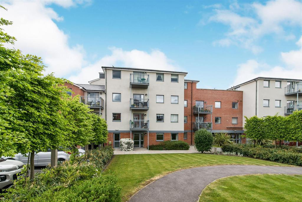 Lady Susan Court, New Road, Basingstoke 1 bed apartment - £185,000