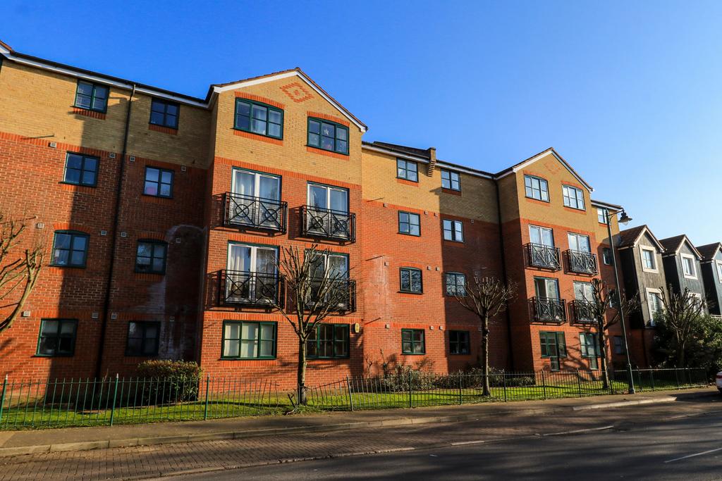 Bren Court, EN3 2 bed flat - £269,995