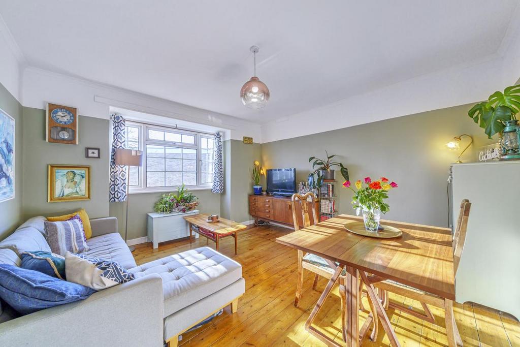 Perry Vale, Forest Hill 2 bed flat - £350,000