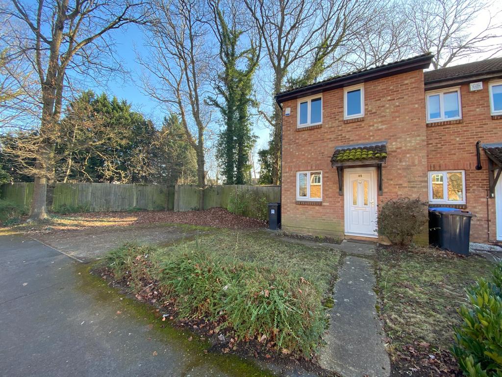 WOKING 2 bed end of terrace house - £375,000