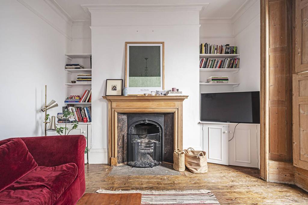 Clapton Square, Hackney, London, E5 2 bed flat - £3,000 pcm (£692 pw)