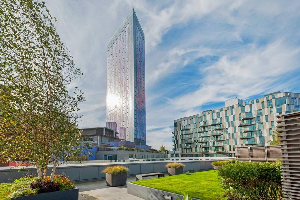 Pinnacle Apartments, Central Croydon... 1 bed flat - £1,350 pcm (£312 pw)