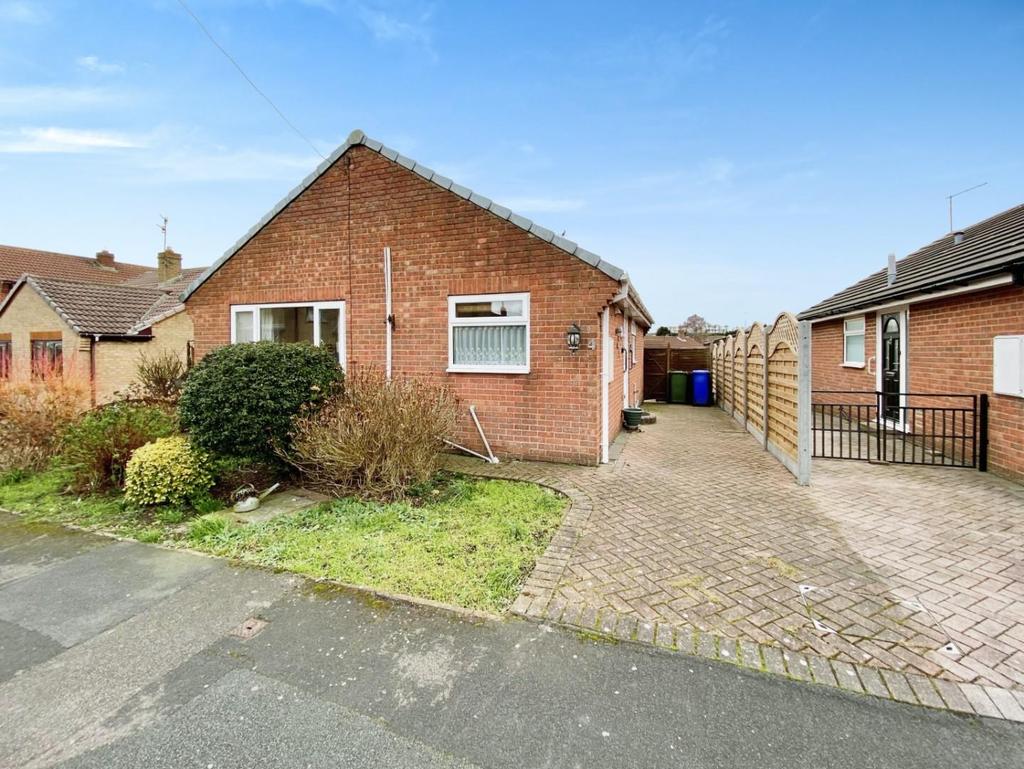 Hamerton Road, Hunmanby, Filey 2 bed detached bungalow - £180,000