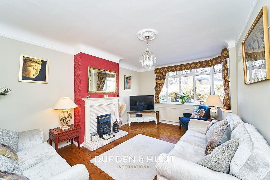 Roding View, Buckhurst Hill, IG9 3 bed semi-detached house - £800,000