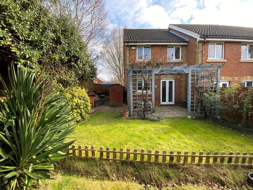 KNAPHILL 3 bed end of terrace house - £450,000