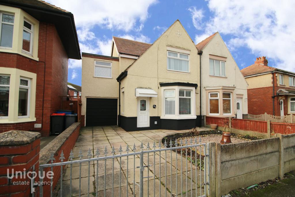 Highbury Avenue, Fleetwood, FY7 3 bed terraced house - £120,000