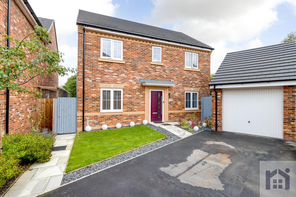 Mill Lane, Coppull, PR7 5WP 4 bed detached house - £315,000