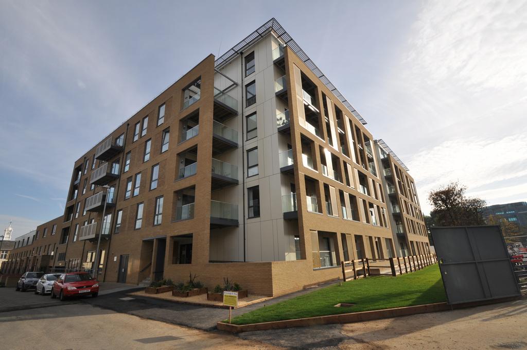 Dunn Side, Chelmsford, Essex 2 bed flat - £1,450 pcm (£335 pw)