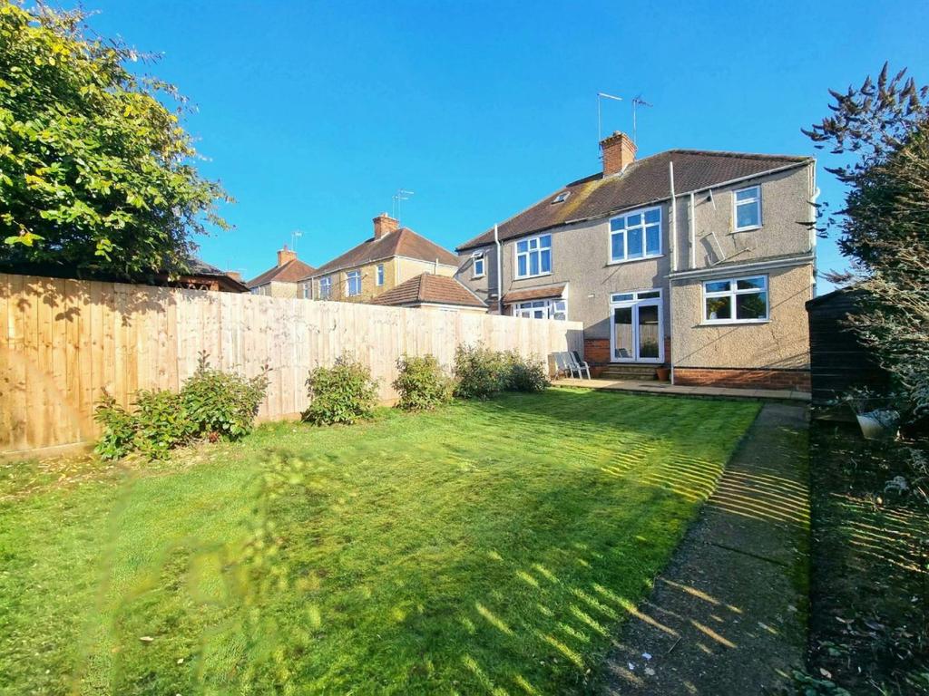 Bush Hill, The Headlands, Northampton... 3 bed semi-detached house - £ ...