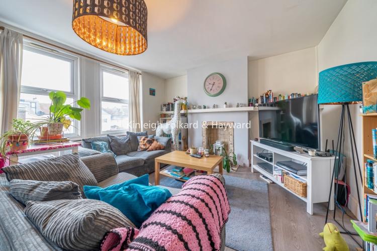 Garratt Terrace Tooting SW17 2 bed flat - £1,800 pcm (£415 pw)