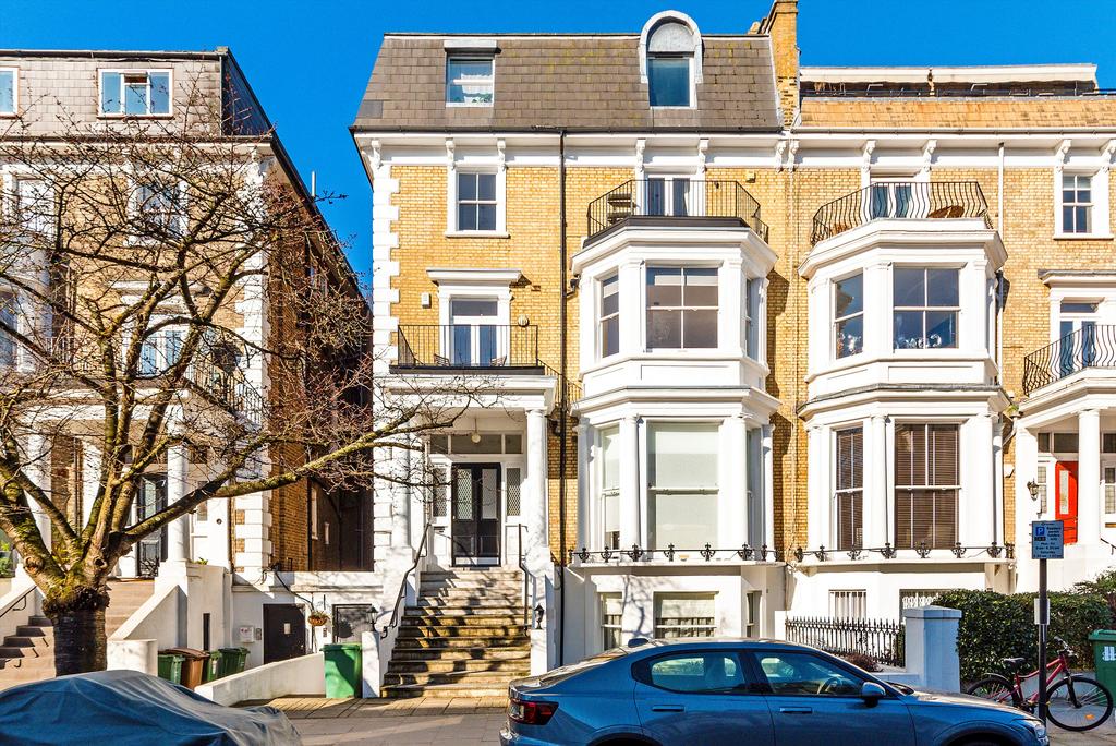 Adamson Road, London, NW3 3 bed flat - £4,333 pcm (£1,000 pw)