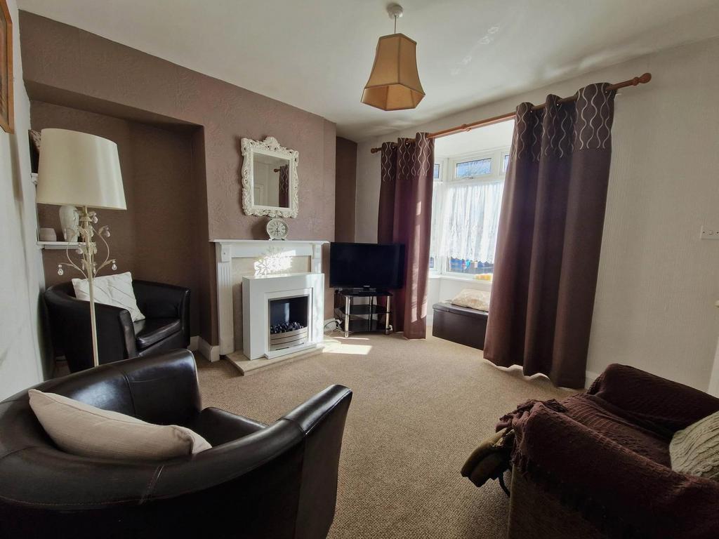Mary Street, Hednesford, WS12 4BZ- 2... 2 bed semi-detached house - £ ...