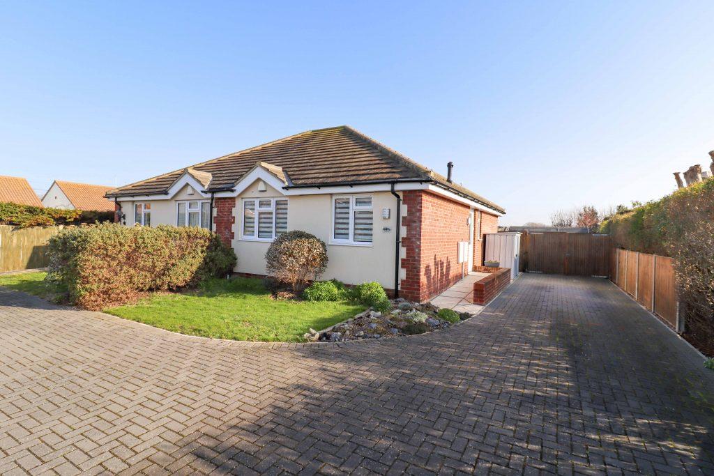 Creek Road, Hayling Island 2 bed semi-detached bungalow - £335,000