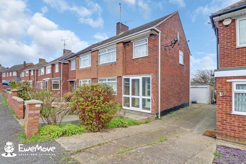 Rossfold Road, Luton LU3 3HH 3 bed semi-detached house - £325,000