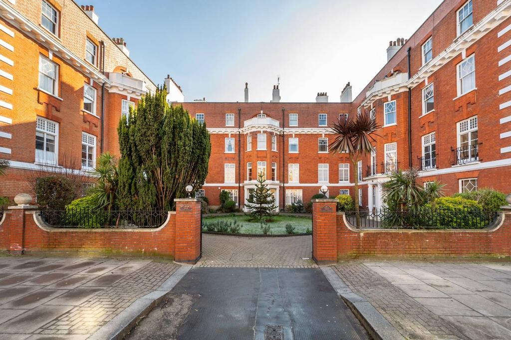 Elgin Avenue, Maida Vale, London, W9 2 bed flat - £875,000