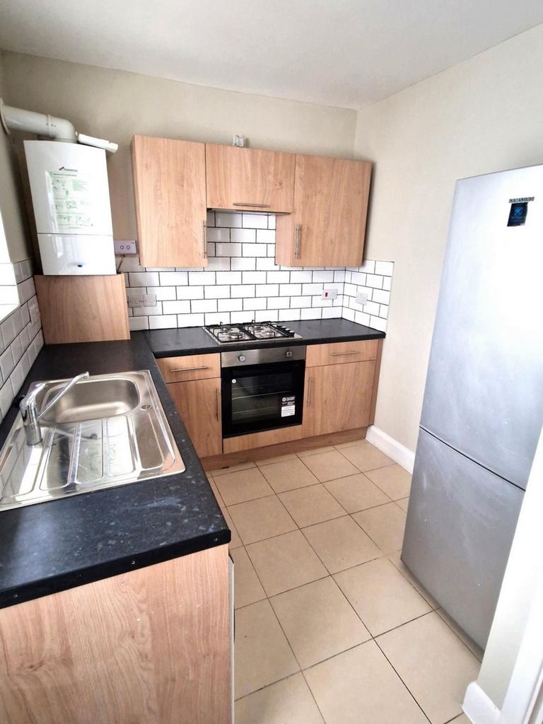 Lambert Road, London, SW2 2 bed flat - £2,000 pcm (£462 pw)