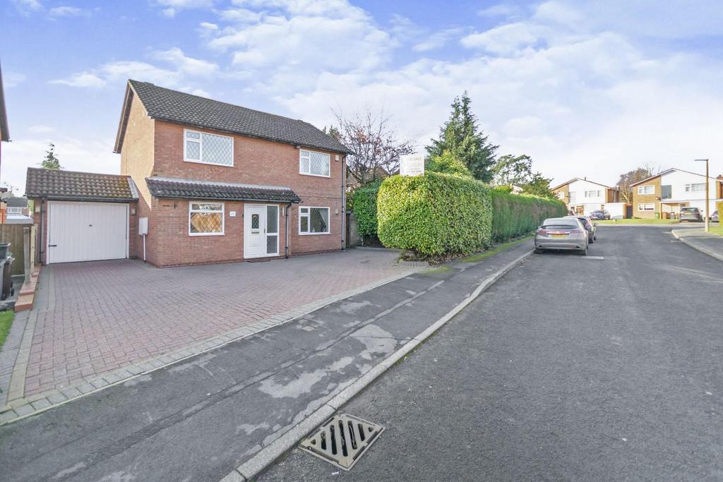 Framefield Drive, Solihull 4 bed detached house - £500,000